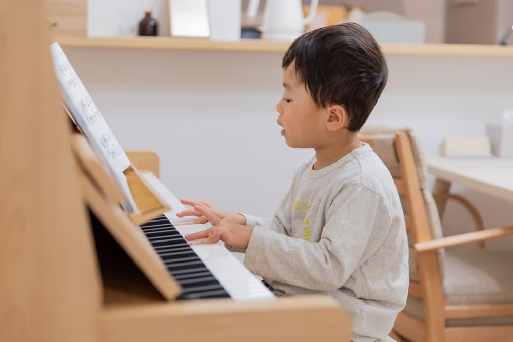 【NF-15 ユーザー様】即決の決め手は“デザインと音”。インテリア好きに選ばれる理由｜読み物・動画｜河合楽器製作所 製品サービスサイト